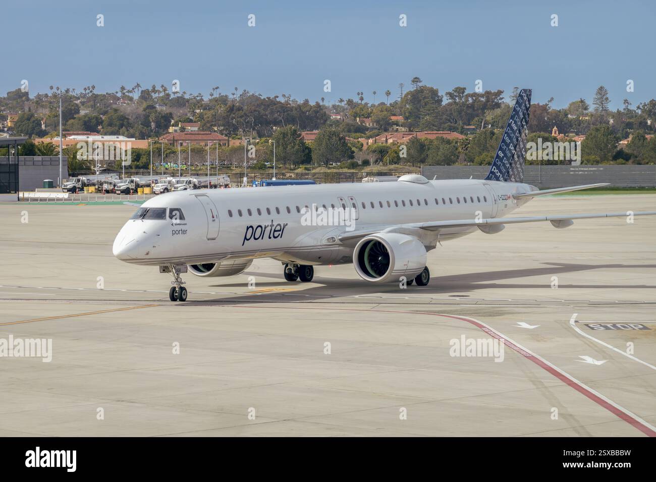 Porter Airlines Embraer E195-E2E Passenger Jet Arriving To The Gate In ...