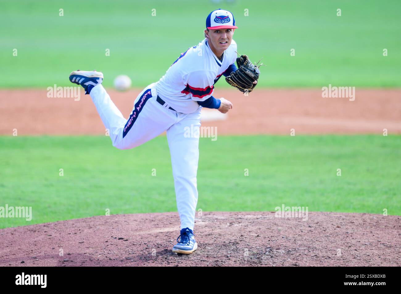Florida Atlantic pitcher Steven Andrews (13) throws the ball from the ...