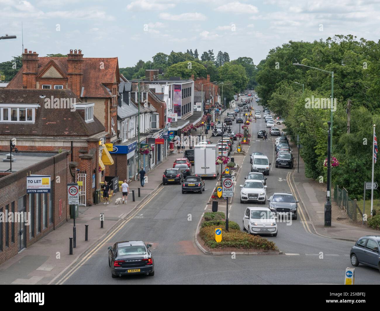 High street ascot hi-res stock photography and images - Alamy