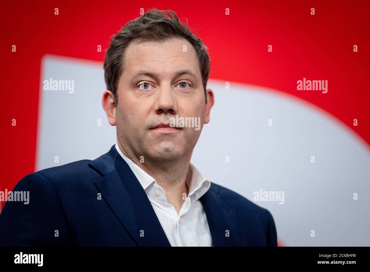 SPD Wahlparty zur Bundestagswahl 2025 Lars Klingbeil Bundesvorsitzender auf der Buehne nach der ...