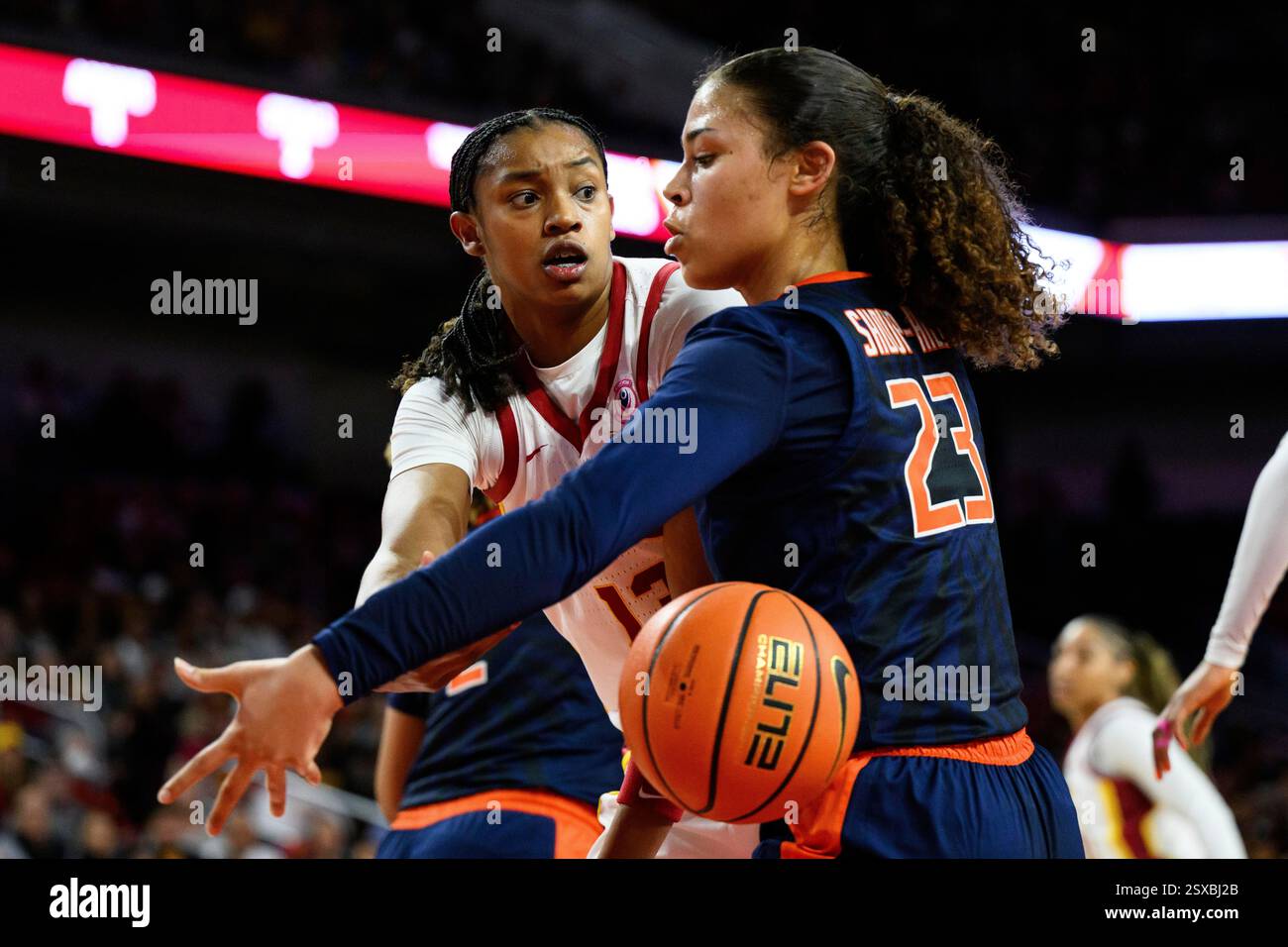 Illinois forward Brynn Shoup-Hill (23) deflects a pass by Southern ...