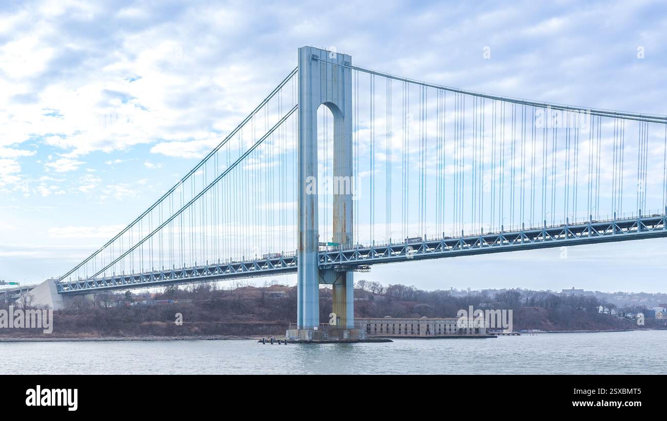 Throgs Neck Bridge Iconic Suspension Structure Connecting Queens and ...