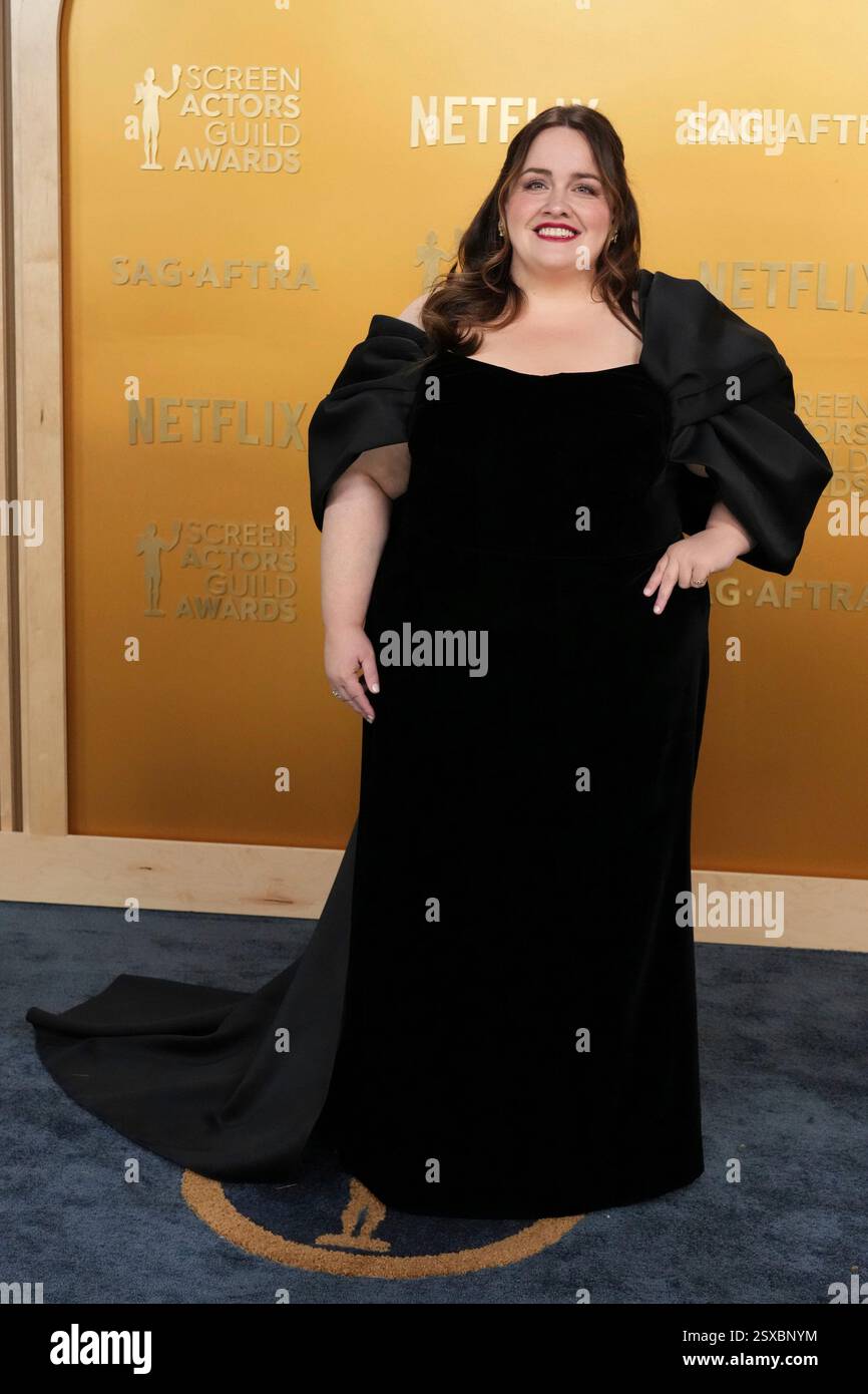 Jessica Gunning arrives at the 31st annual Screen Actors Guild Awards ...