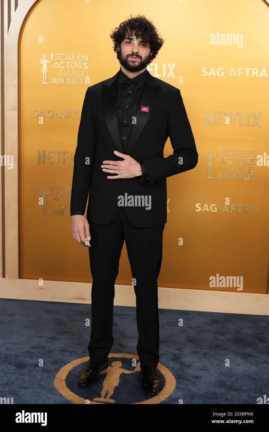 Noah Centineo arrives at the 31st annual Screen Actors Guild Awards on ...
