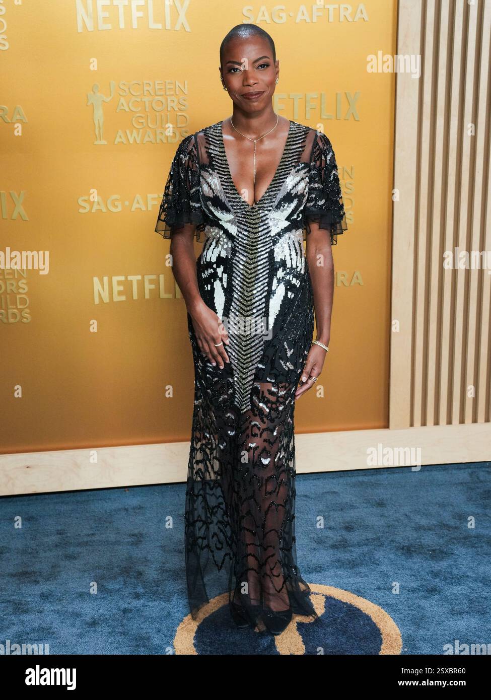 Sasheer Zamata walking on the red carpet at the 31st Annual Screen ...