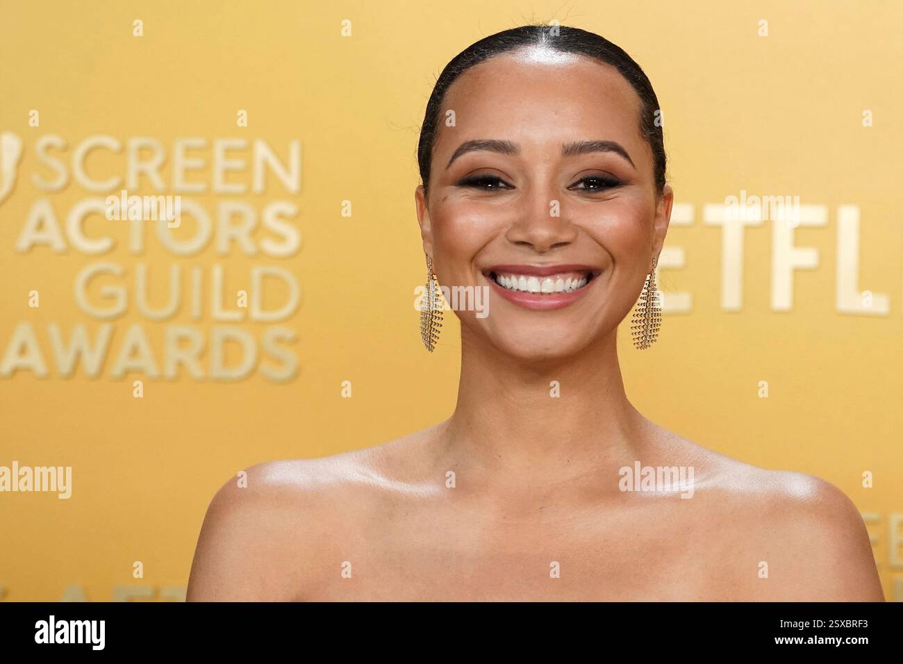 Emma Naomi arrives at the 31st annual Screen Actors Guild Awards on ...