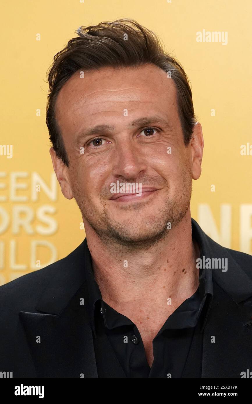 Jason Segel arrives at the 31st annual Screen Actors Guild Awards on ...