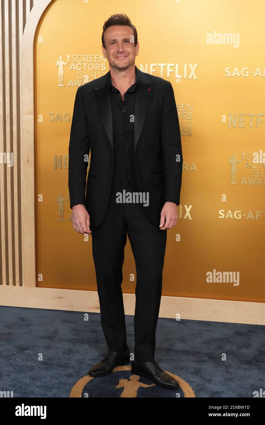 Jason Segel arrives at the 31st annual Screen Actors Guild Awards on ...