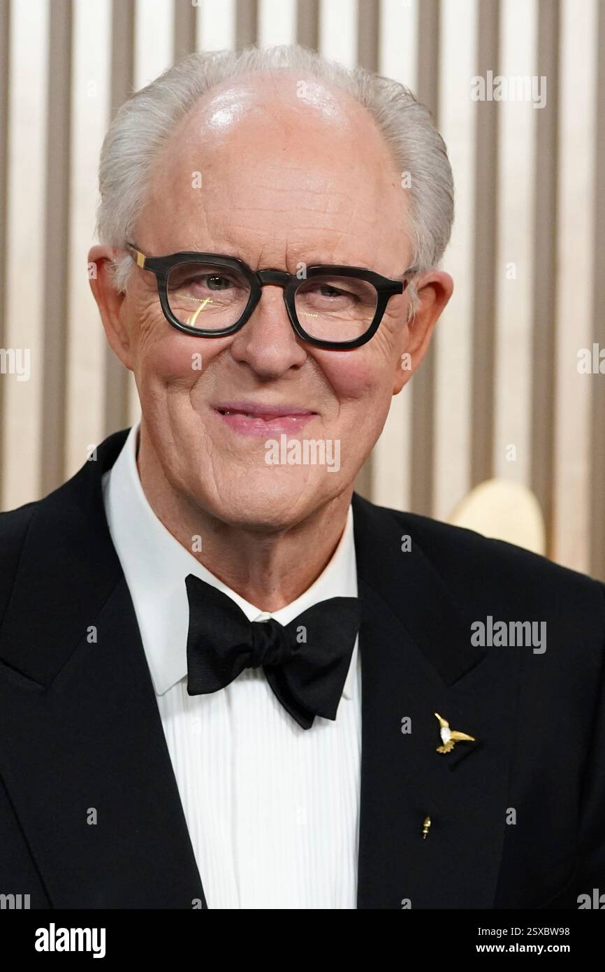 John Lithgow arrives at the 31st annual Screen Actors Guild Awards on ...