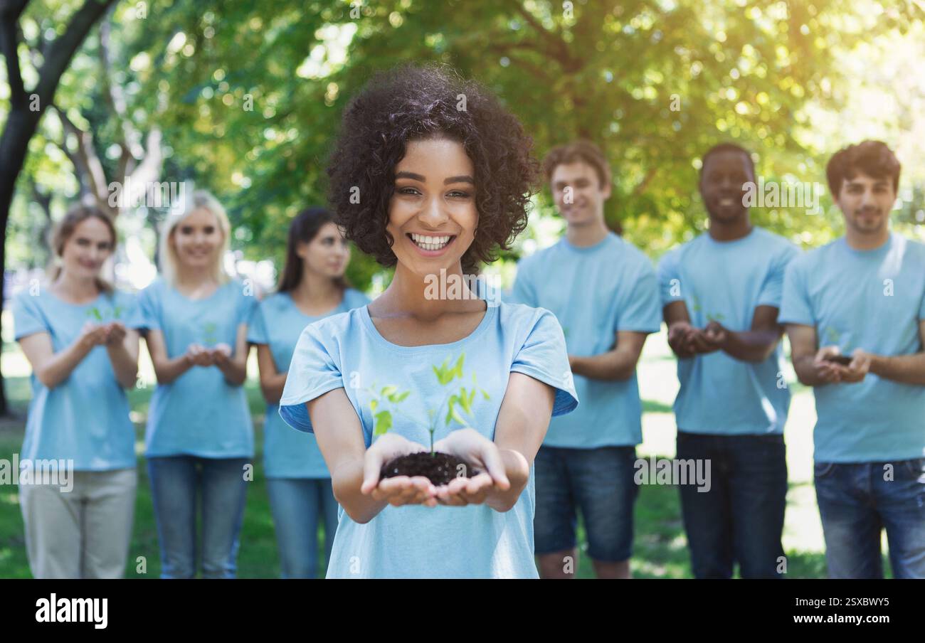Volunteer park hands plant hi-res stock photography and images - Alamy