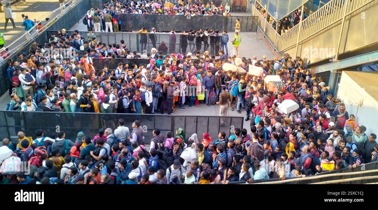 NEW DELHI, INDIA - FEBRUARY 22: Huge passengers crowd at New Delhi ...