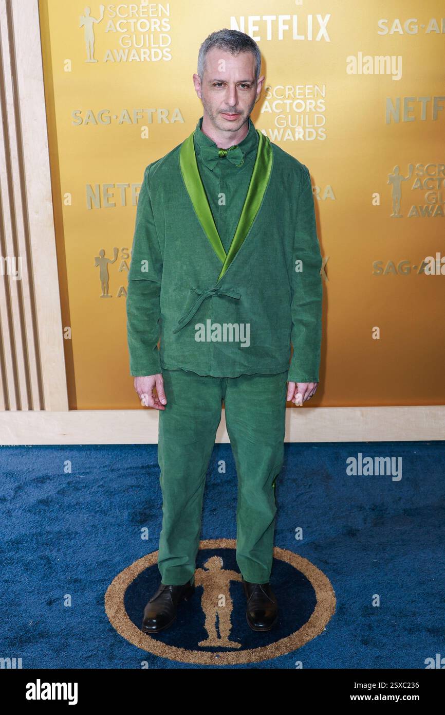 Los Angeles, USA. 23rd Feb, 2025. Jeremy Strong walking on the red ...