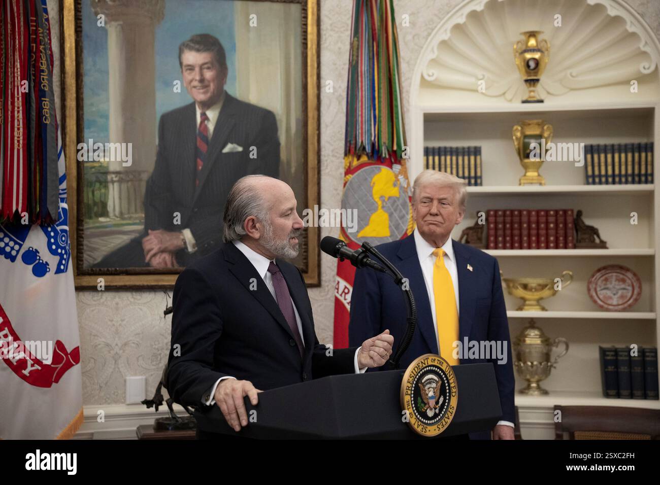 President Donald Trump makes remarks at the swearing-in of Commerce ...