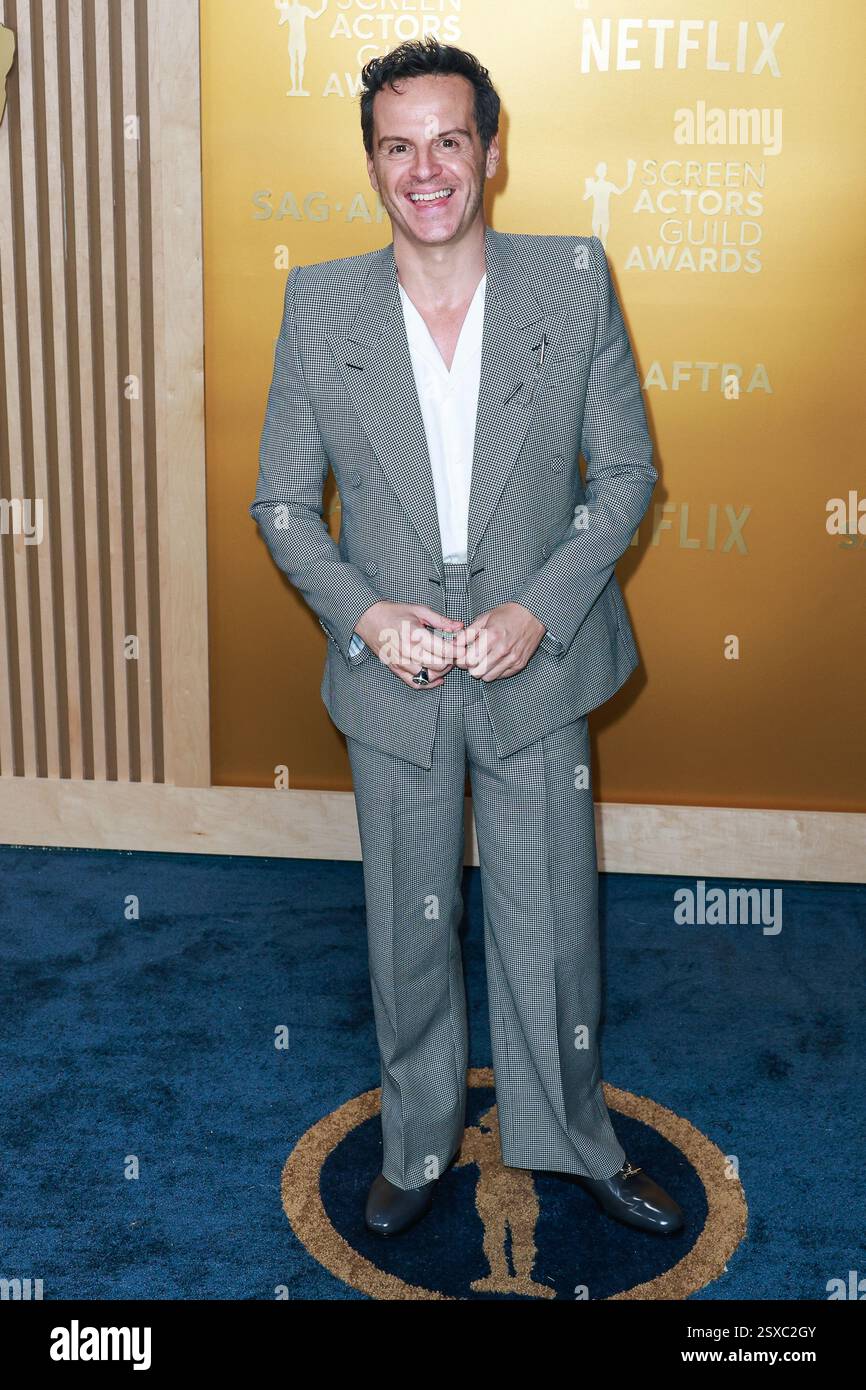 Andrew Scott walking on the red carpet at the 31st Annual Screen Actors ...