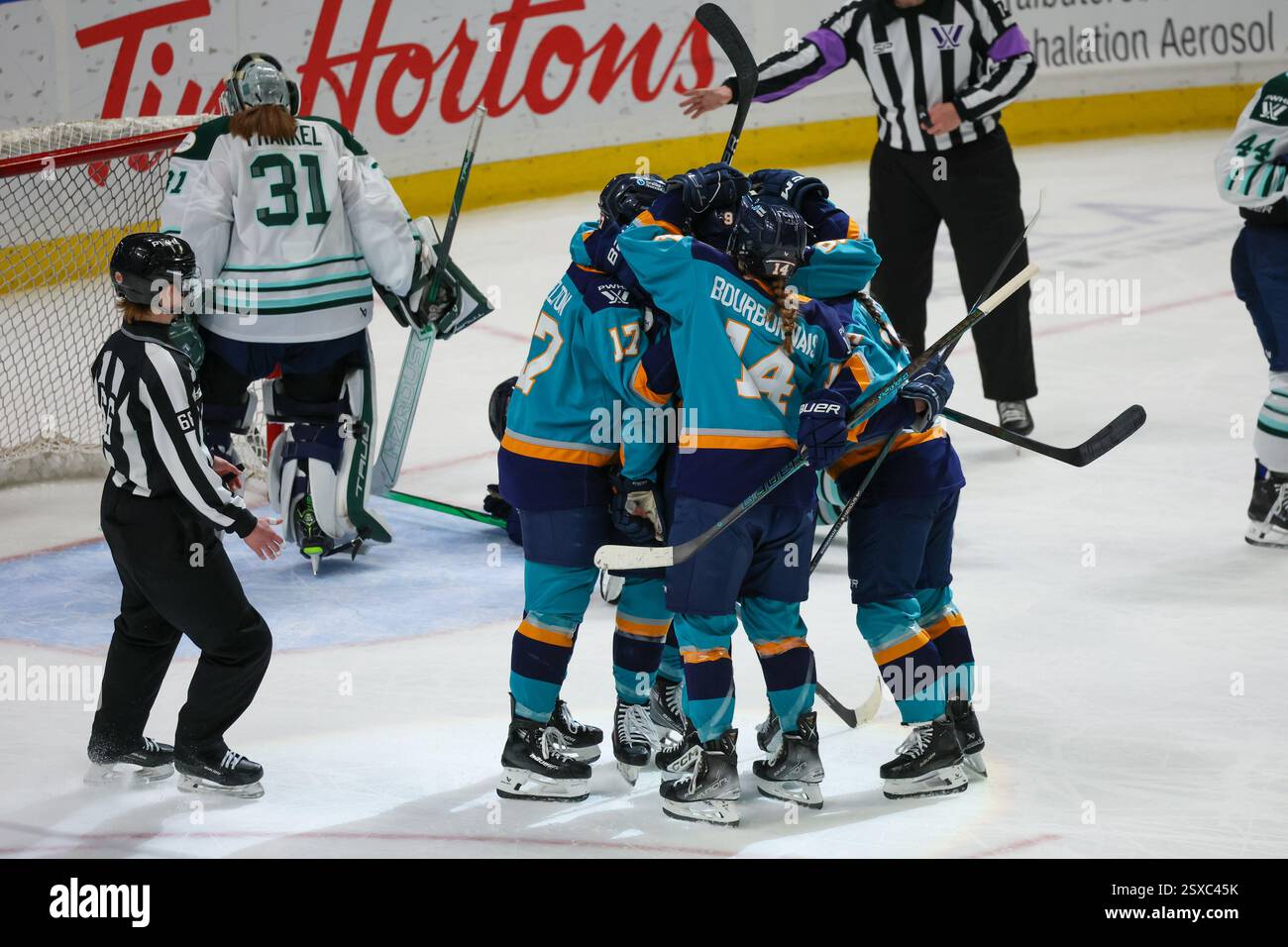 Buffalo, New York, USA. 23rd Feb, 2025. New York Sirens players ...