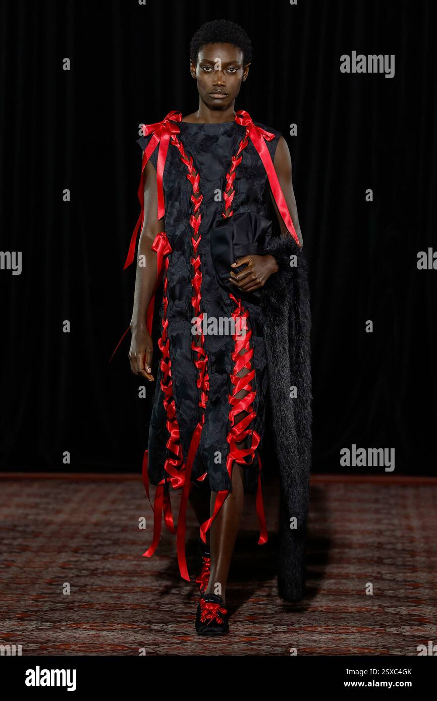 SIMONE ROCHA Autumn-Winter 2025 runway during London Fashion Week on ...