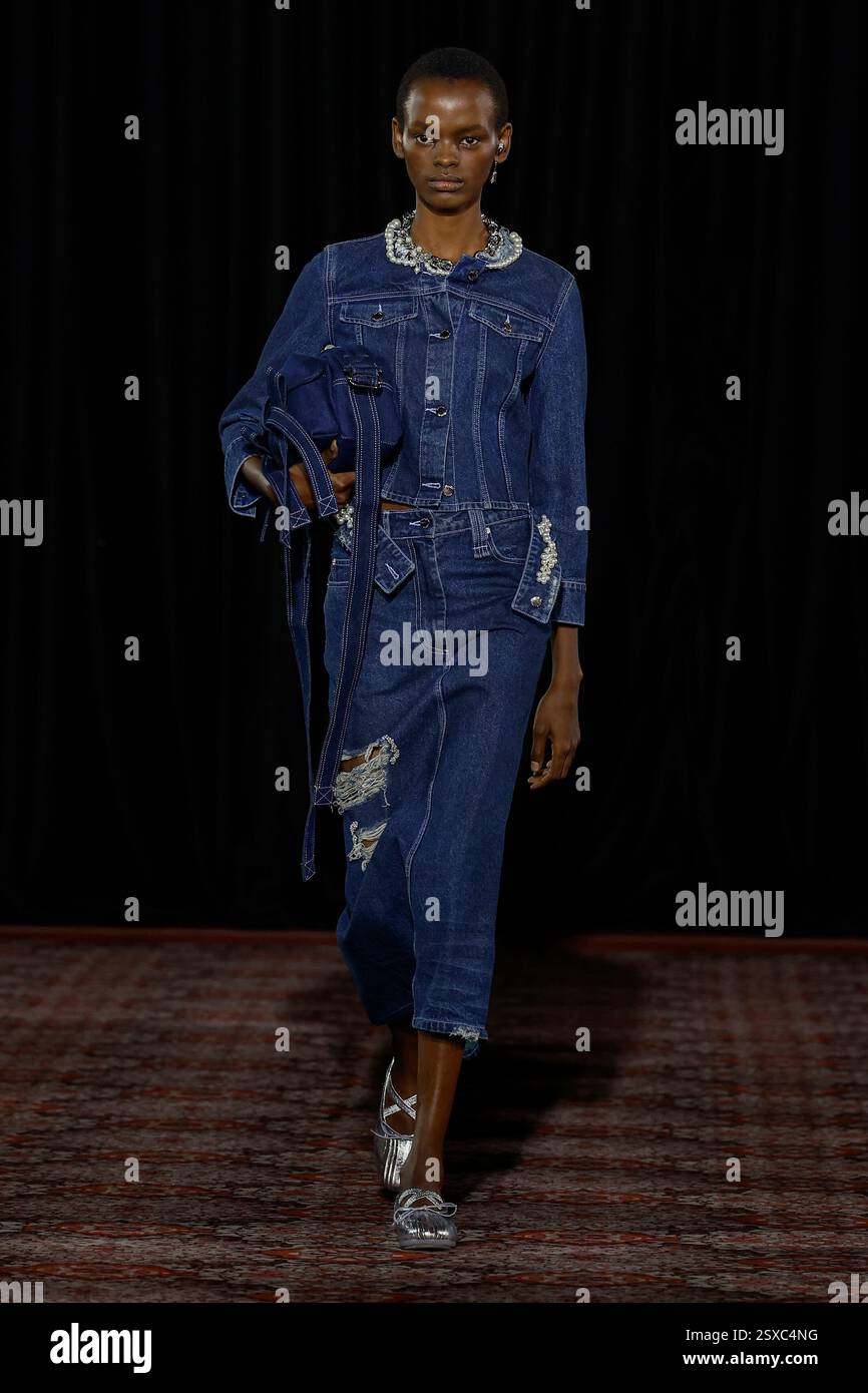 SIMONE ROCHA Autumn-Winter 2025 runway during London Fashion Week on ...