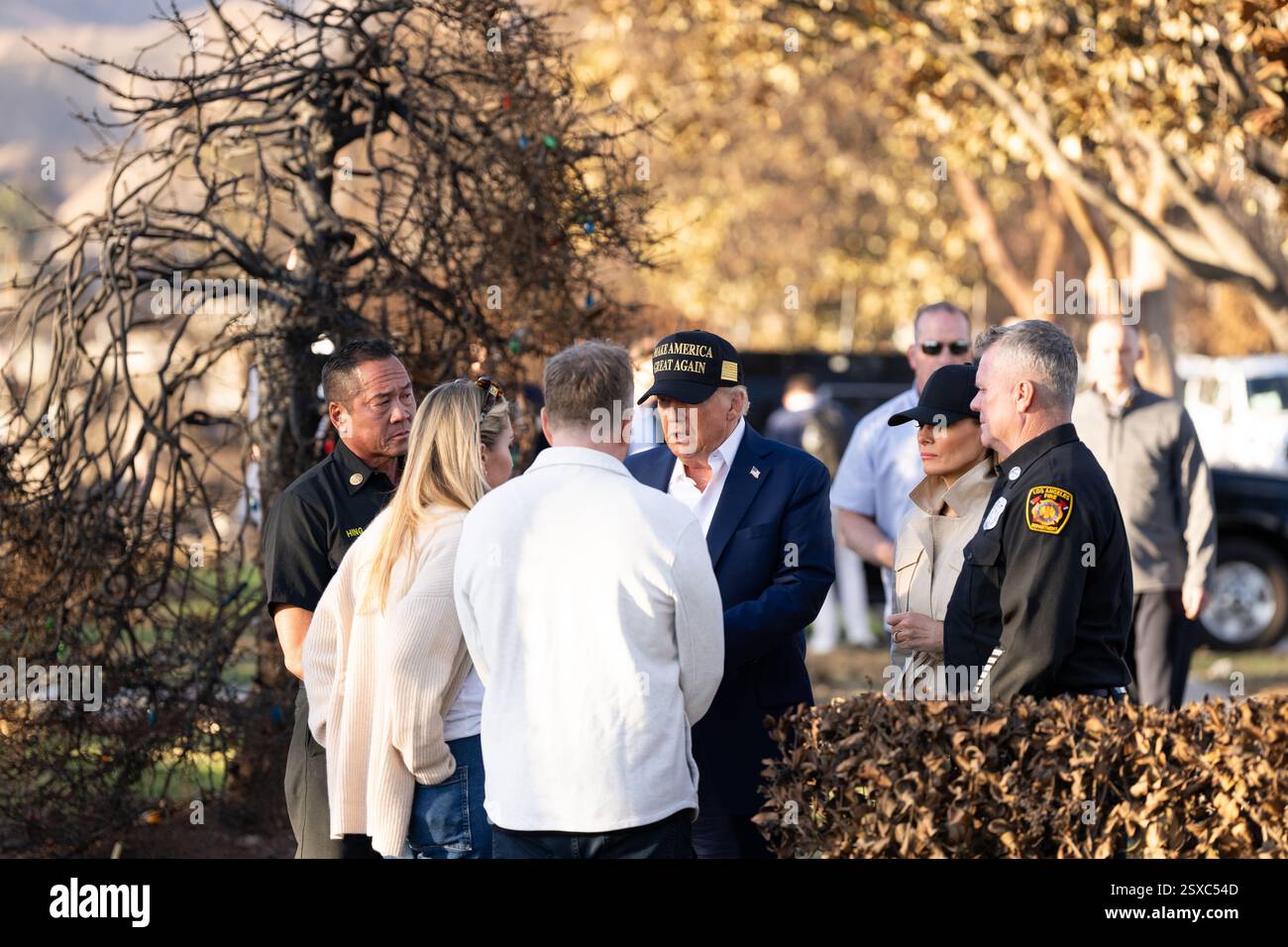 President Donald J. Trump and First Lady Melania Trump tour a Pacific ...