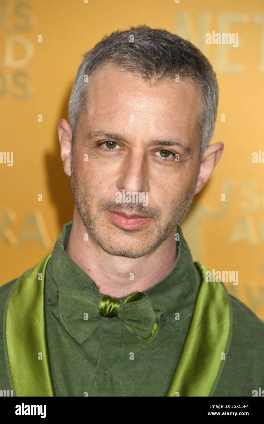 LOS ANGELES, CA - FEBRUARY 23: Jeremy Strong at the 31st Screen Actors ...