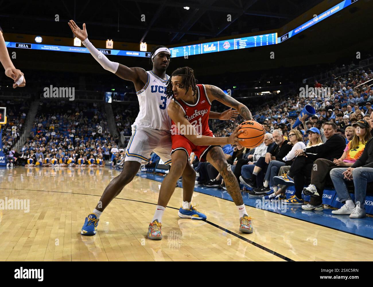 LOS ANGELES, CA - FEBRUARY 23: UCLA Bruins guard Eric Dailey Jr. (3 ...