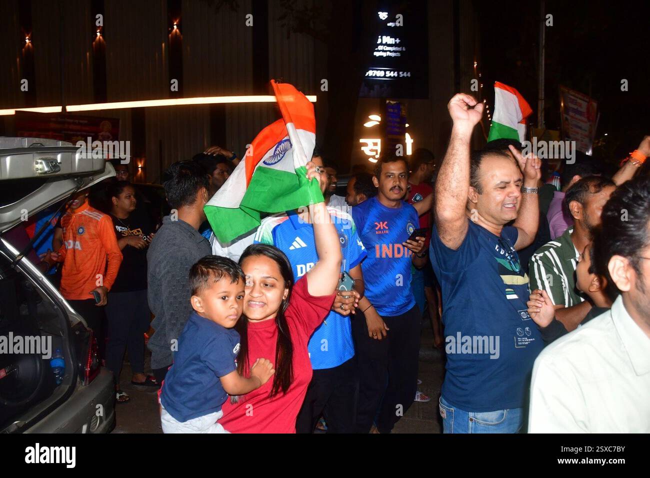 Patna, India. 23rd Feb, 2025. MUMBAI, INDIA - FEBRUARY 23: Fans gather ...