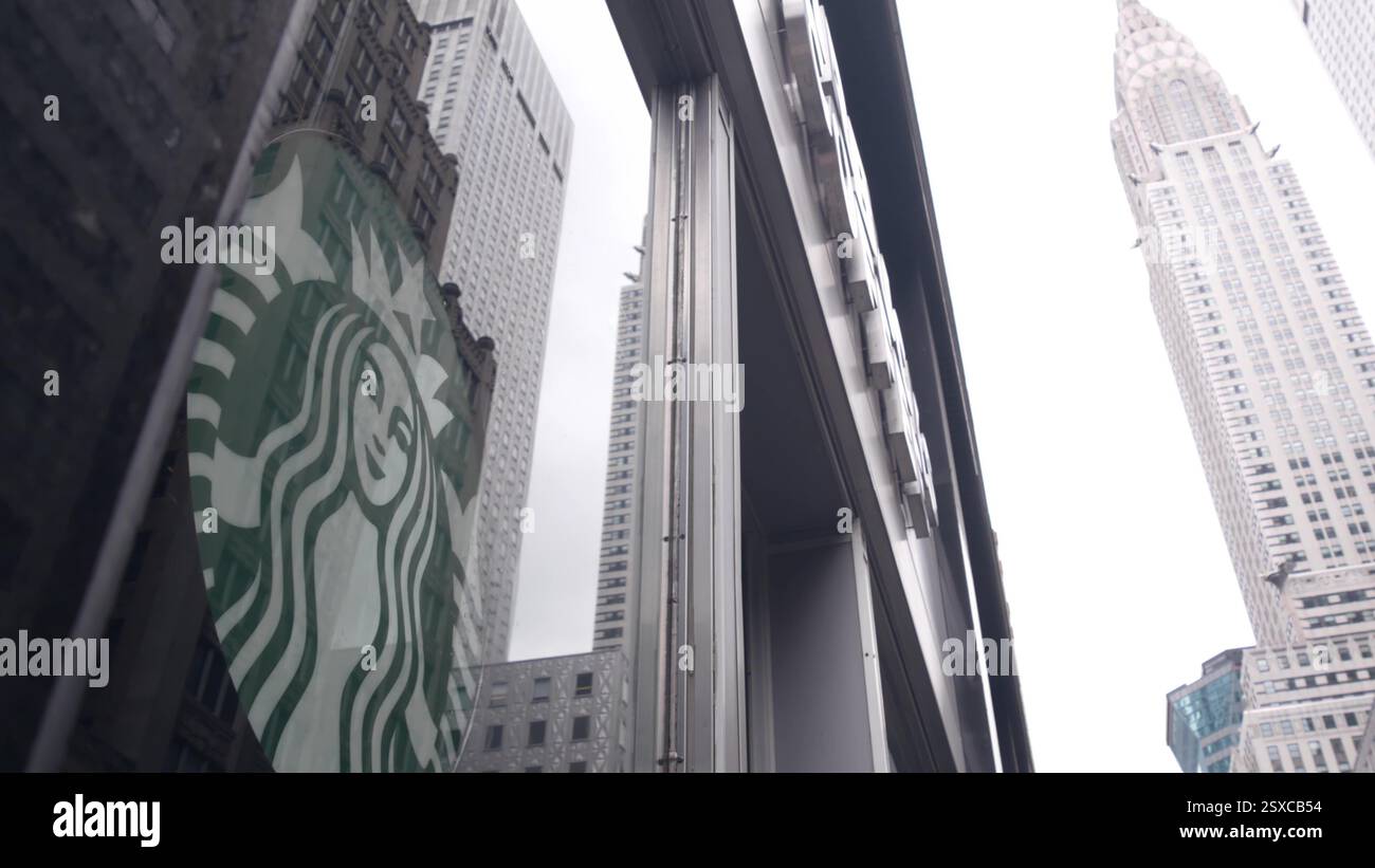 New York City, United States - 29 Aug 2023: Manhattan Midtown street ...