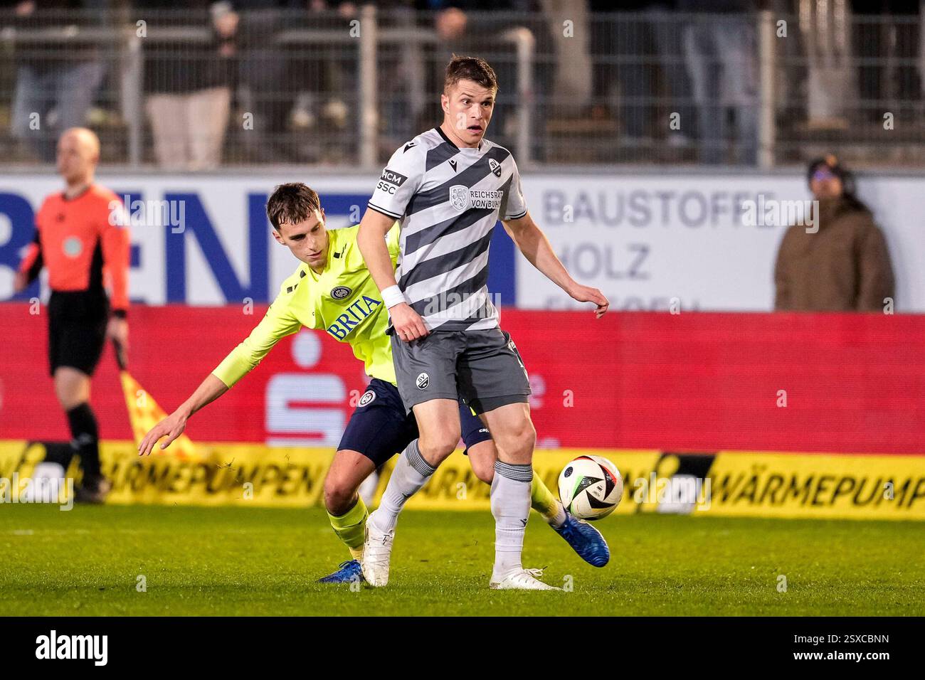 Sandhausen, Deutschland. 23rd Feb, 2025. v.li.: Justin Janitzek (SVWW ...