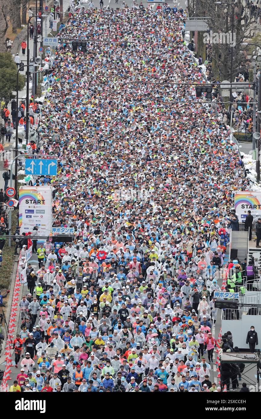 Lots of runners starts at the same time during Osaka Marathon in Osaka ...