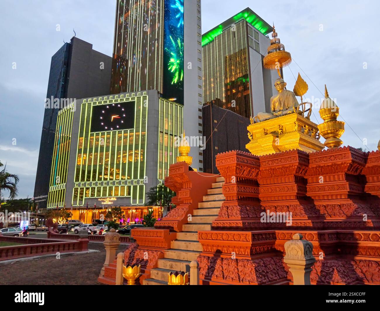 Phnom Penh, Camboda - February 23, 2025: Evening dusk cityscape view of ...
