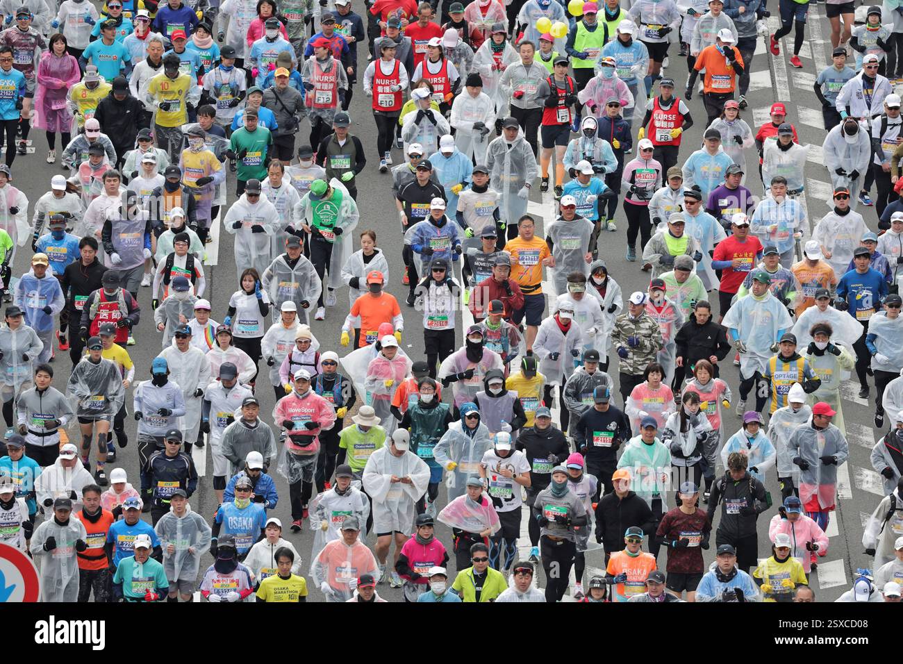 Lots of runners starts at the same time during Osaka Marathon in Osaka ...