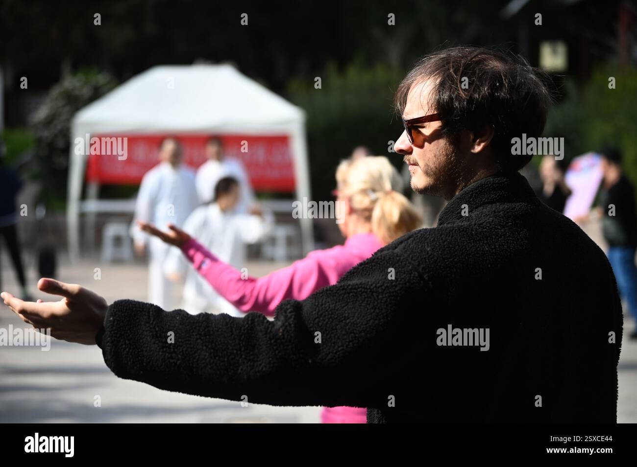 (250224) -- SANTA LUCIJA, Feb. 24, 2025 (Xinhua) -- People practice Tai ...