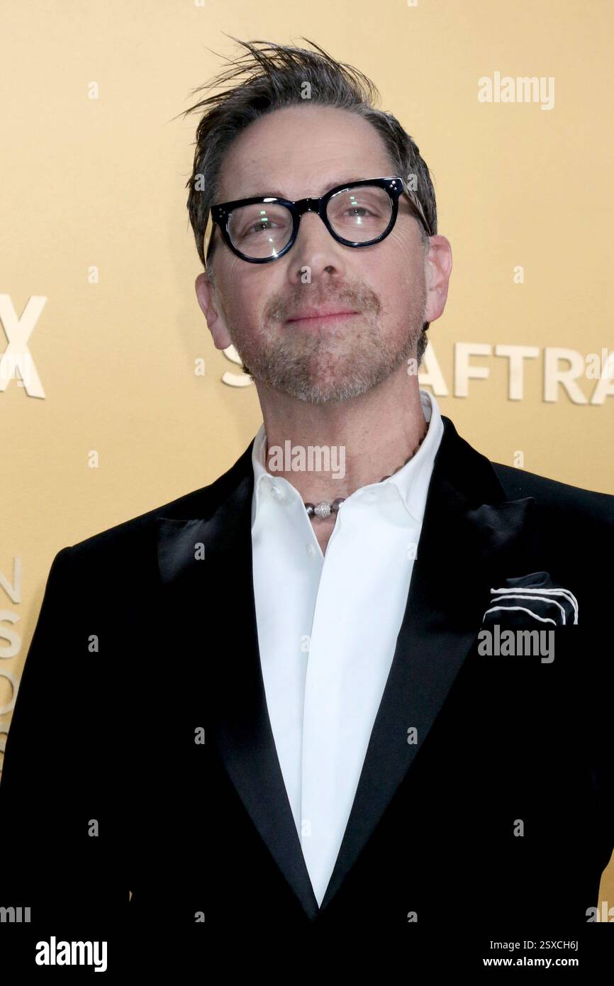 Dan Bucatinsky at arrivals for The 31st Annual Screen Actors Guild SAG Awards - Part 1, Shrine ...