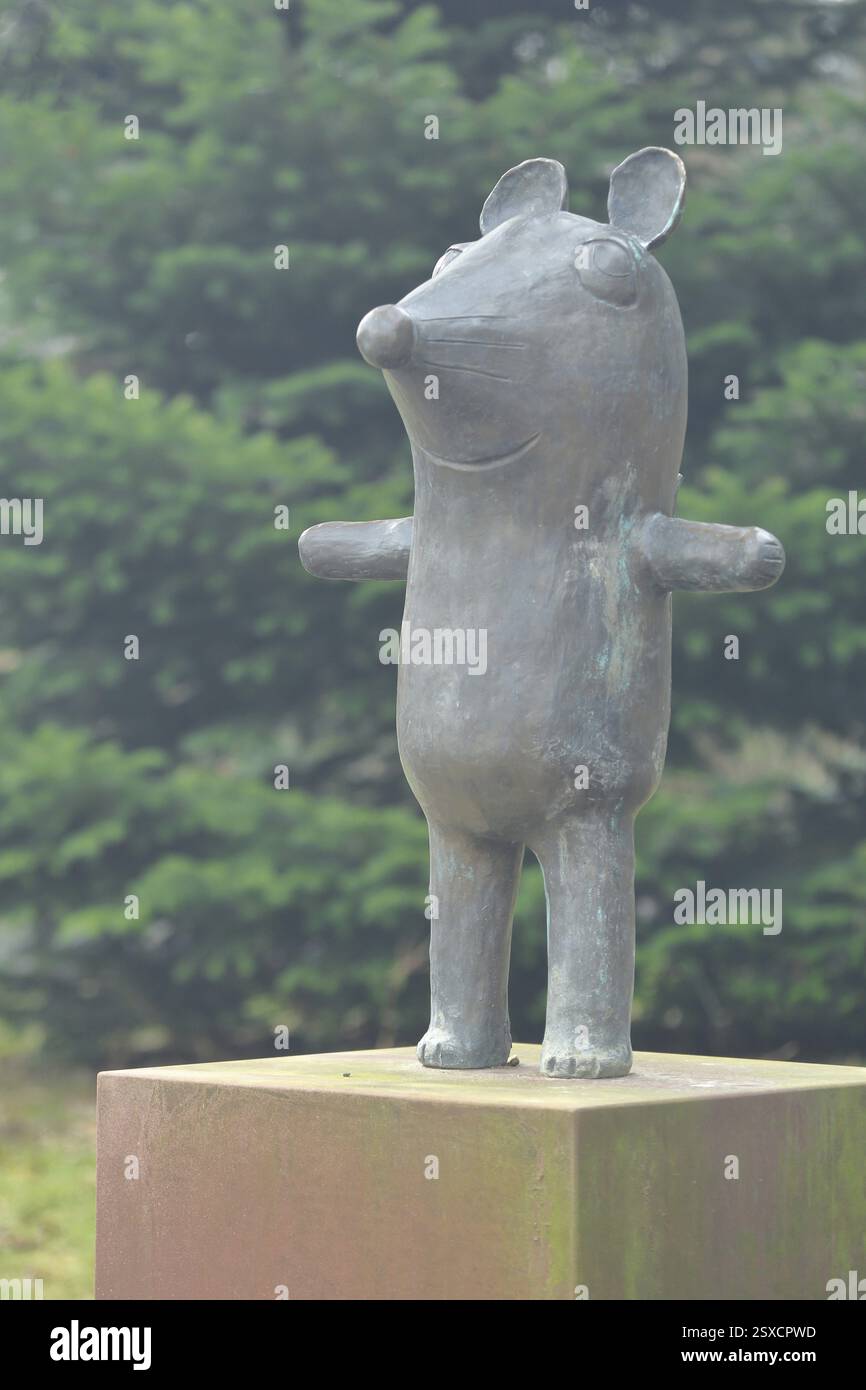 Mouse memorial by Isolde Schmitt-Menzel 2003 and inventor and designer ...