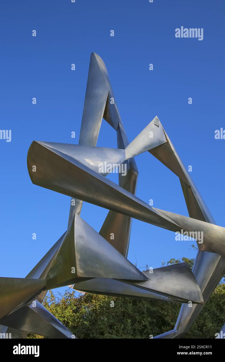 Public art, sculpture by the sculptor Wander Bertoni, metal sculpture ...