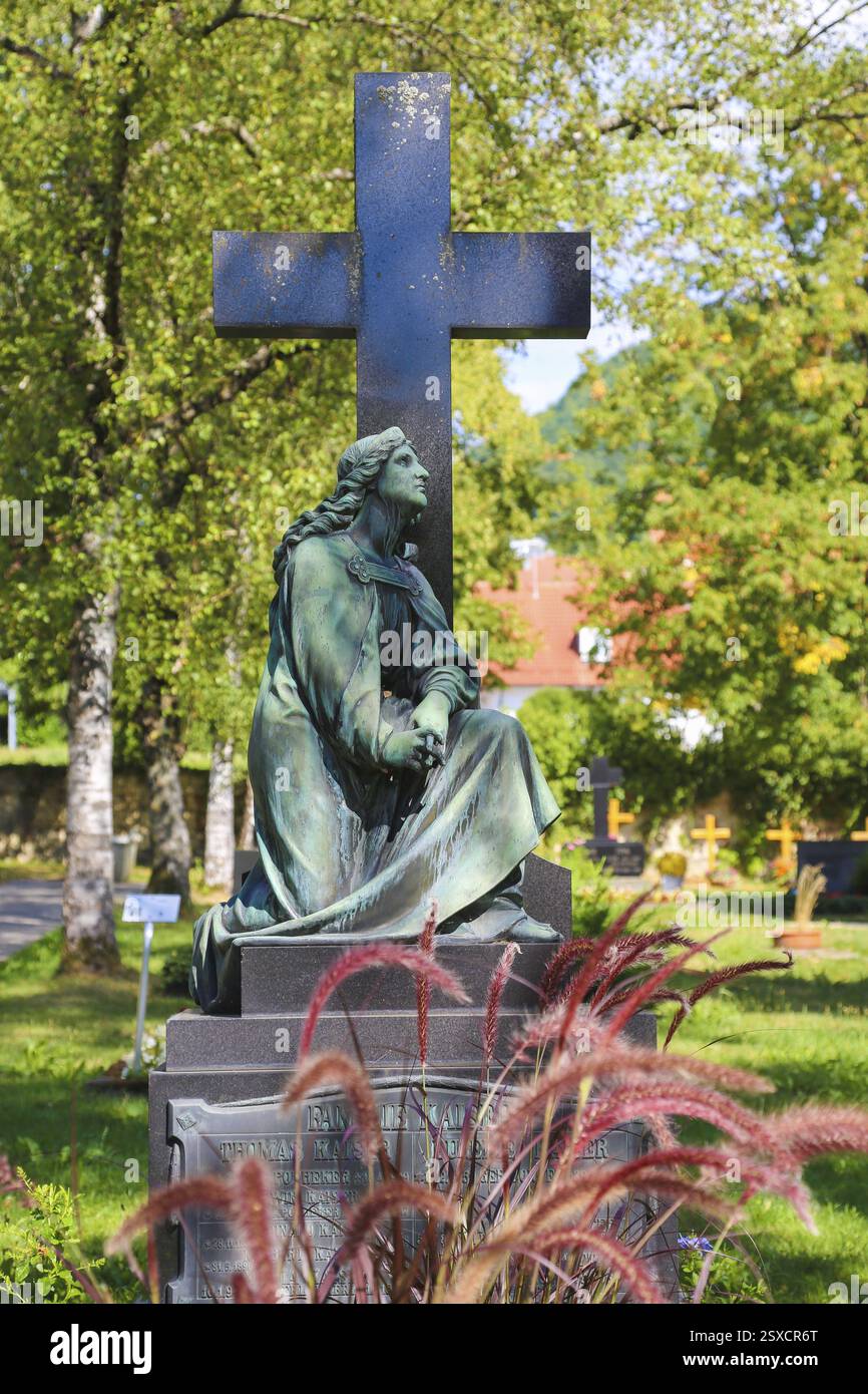 Historic cemetery, tour, memorial, pharmacist Thomas Kaiser, Kaiser ...