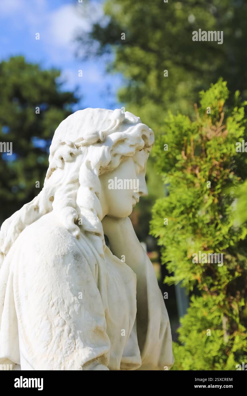 Pfullingen cemetery, female figure, stone figure, marble sculpture ...