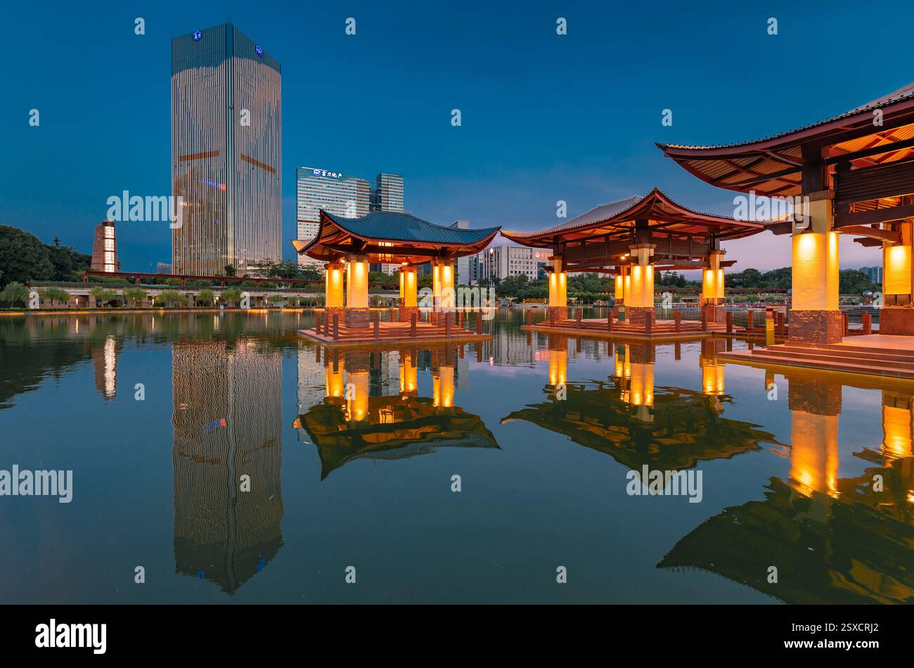 Night view of Qiandeng Lake Park, Foshan City, Guangdong Province ...