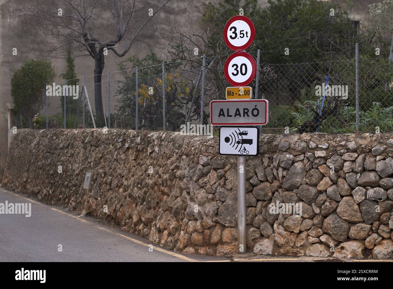 Traffic signs speed limit 30 kmh, weight limit 3, 5t and speed camera ...