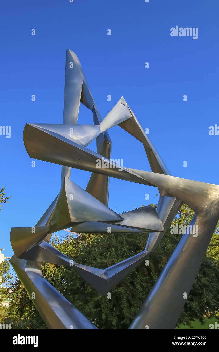 Public art, sculpture by the sculptor Wander Bertoni, metal sculpture ...