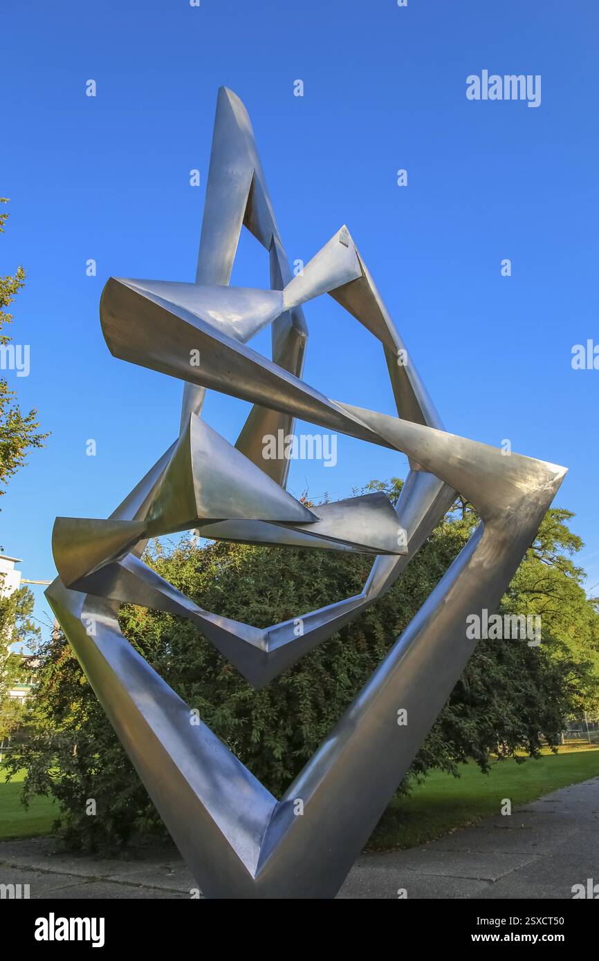 Public art, sculpture by the sculptor Wander Bertoni, metal sculpture ...