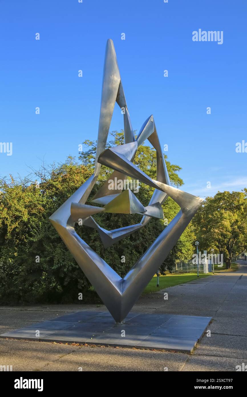 Public art, sculpture by the sculptor Wander Bertoni, metal sculpture ...