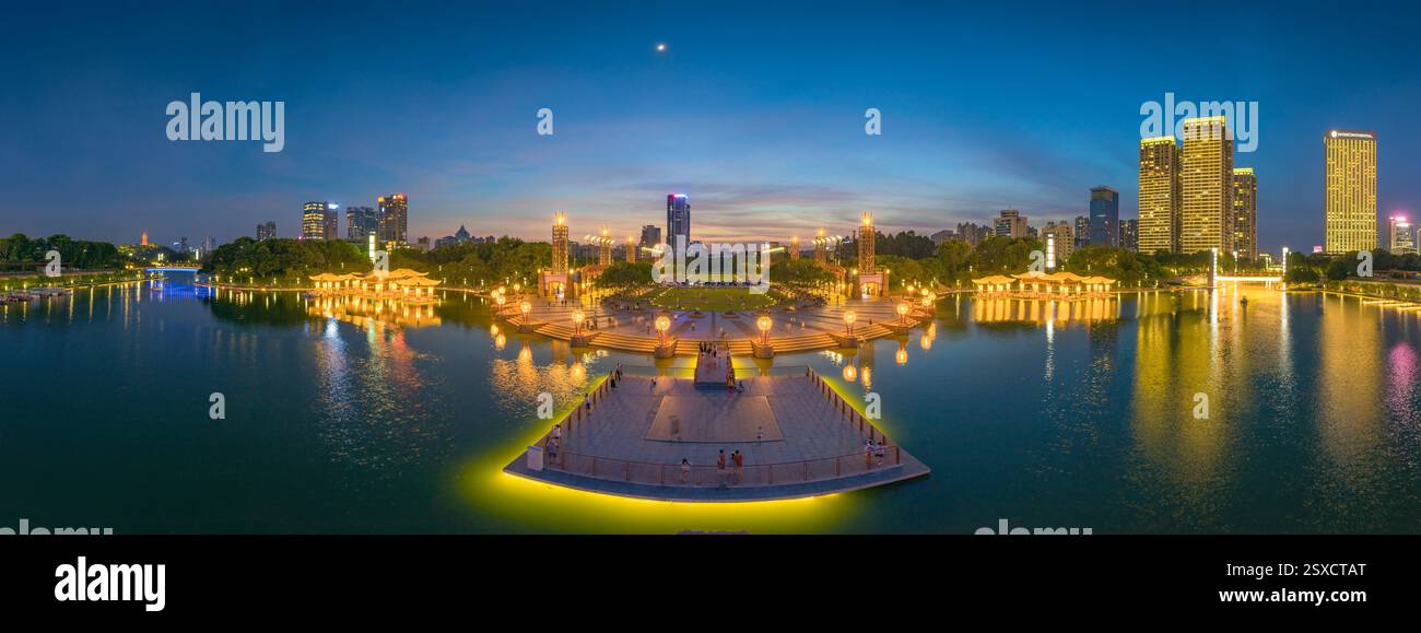 Night view of Qiandeng Lake Park, Foshan City, Guangdong Province ...