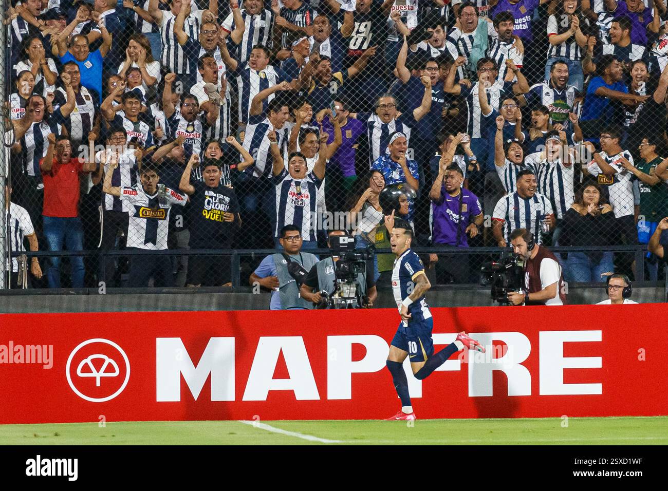 LIMA, PERU - FEBRUARY 18: Pablo Ceppelini of Alianza Lima celebrates ...