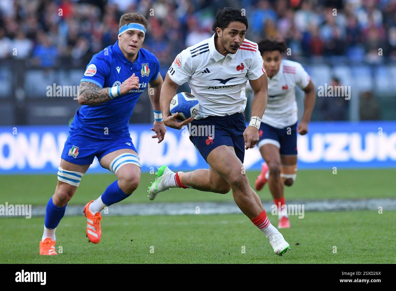 Lorenzo Cannone of Italy,Yoram Moefana of France during 6 Nations match ...