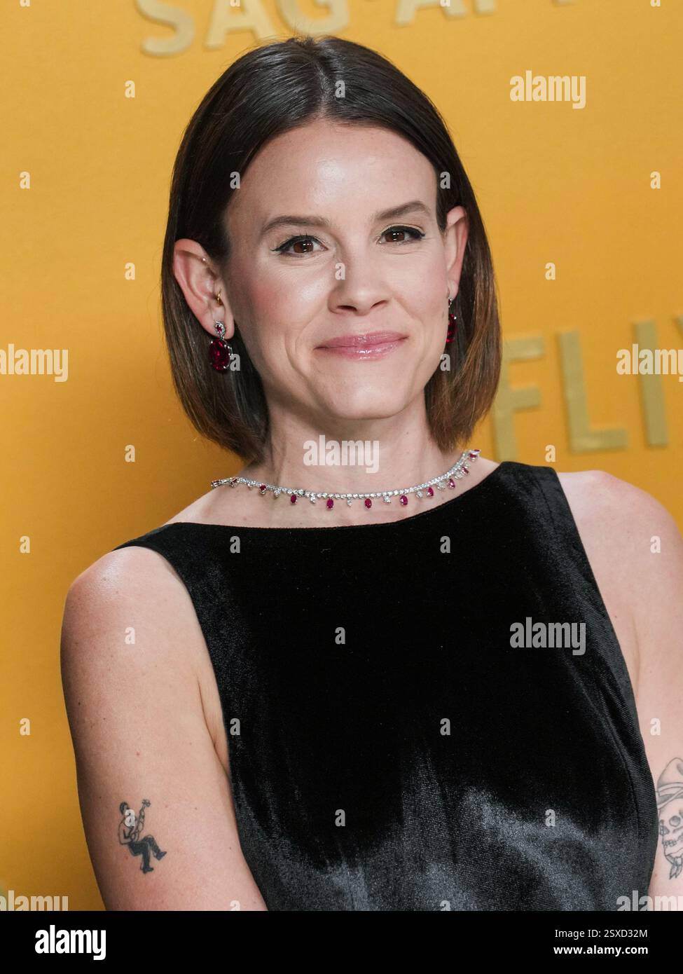 Los Angeles, USA. 23rd Feb, 2025. Sosie Bacon walking on the red carpet ...