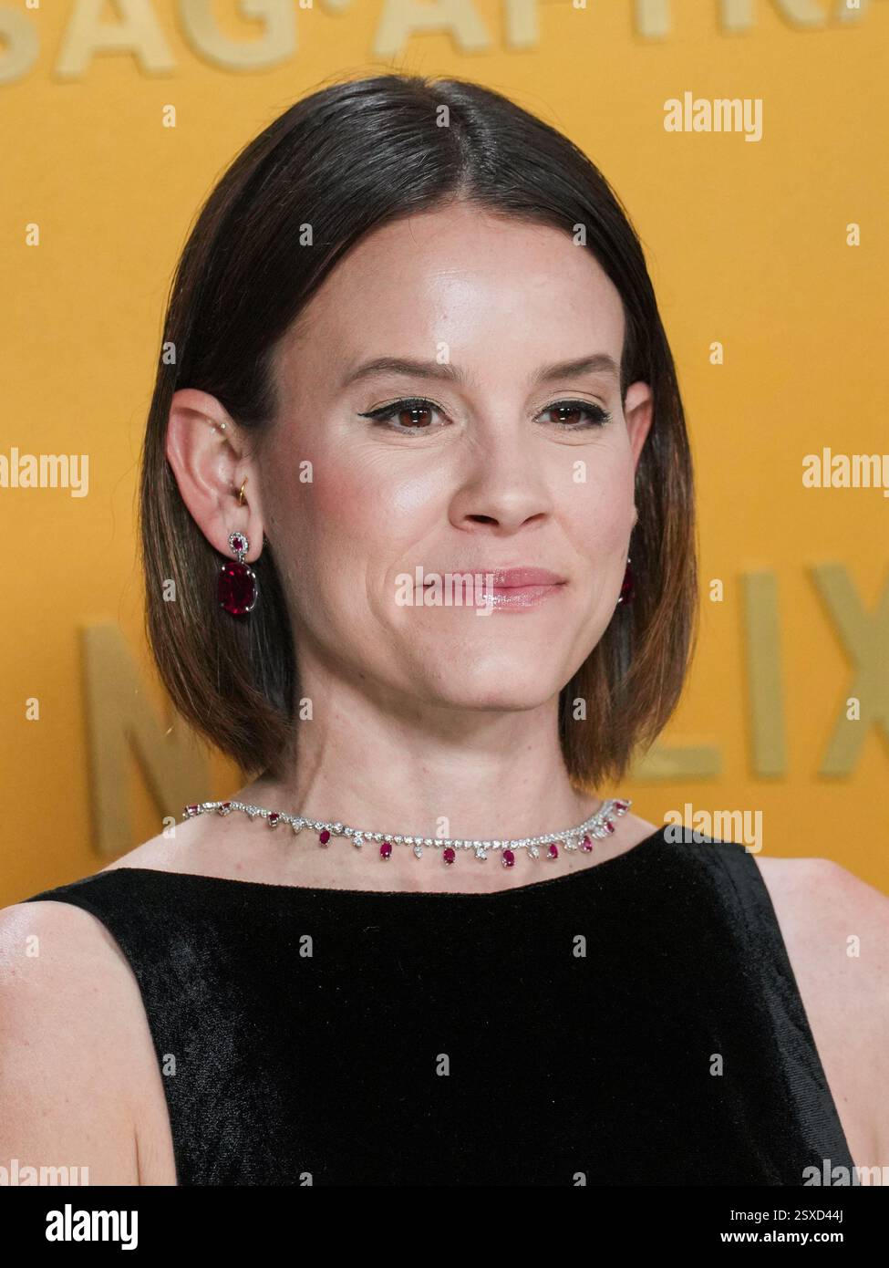 Los Angeles, USA. 23rd Feb, 2025. Sosie Bacon walking on the red carpet ...