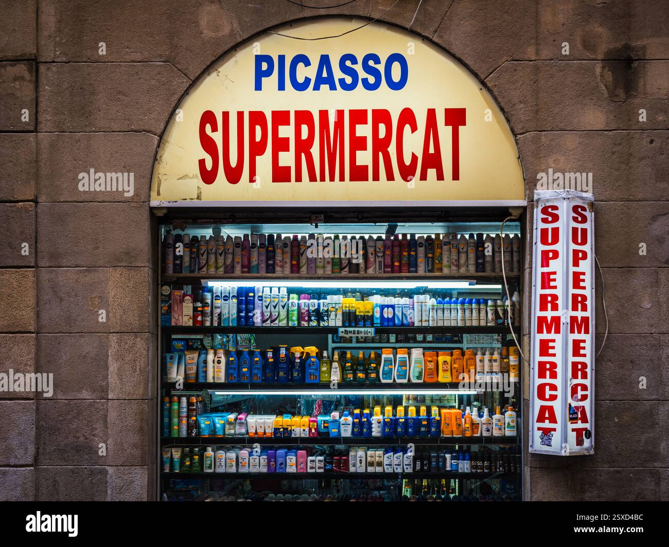 Daily needs shop hi-res stock photography and images - Alamy