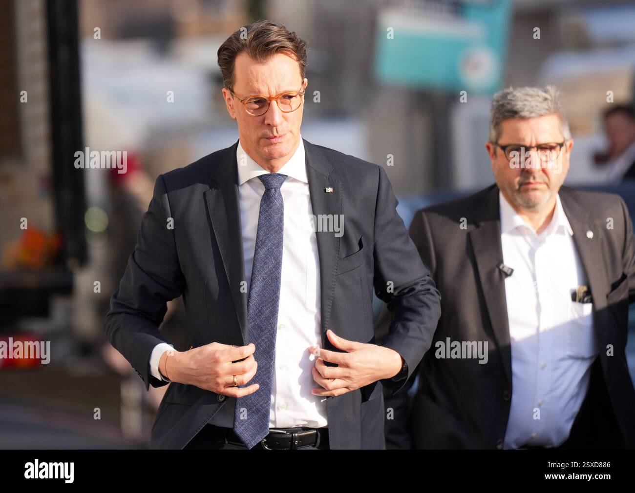 24 February 2025, Berlin: Hendrik Wüst (CDU, l), Minister President of ...