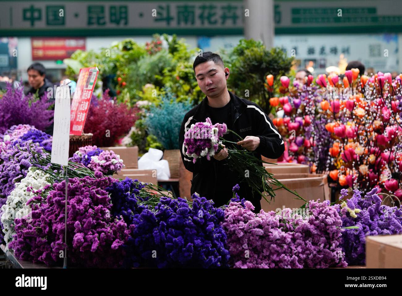 People select flowers at a flower market in Kunming City, southwest ...