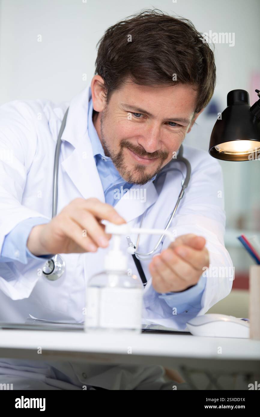 doctor is hand washing at the hospital Stock Photo - Alamy